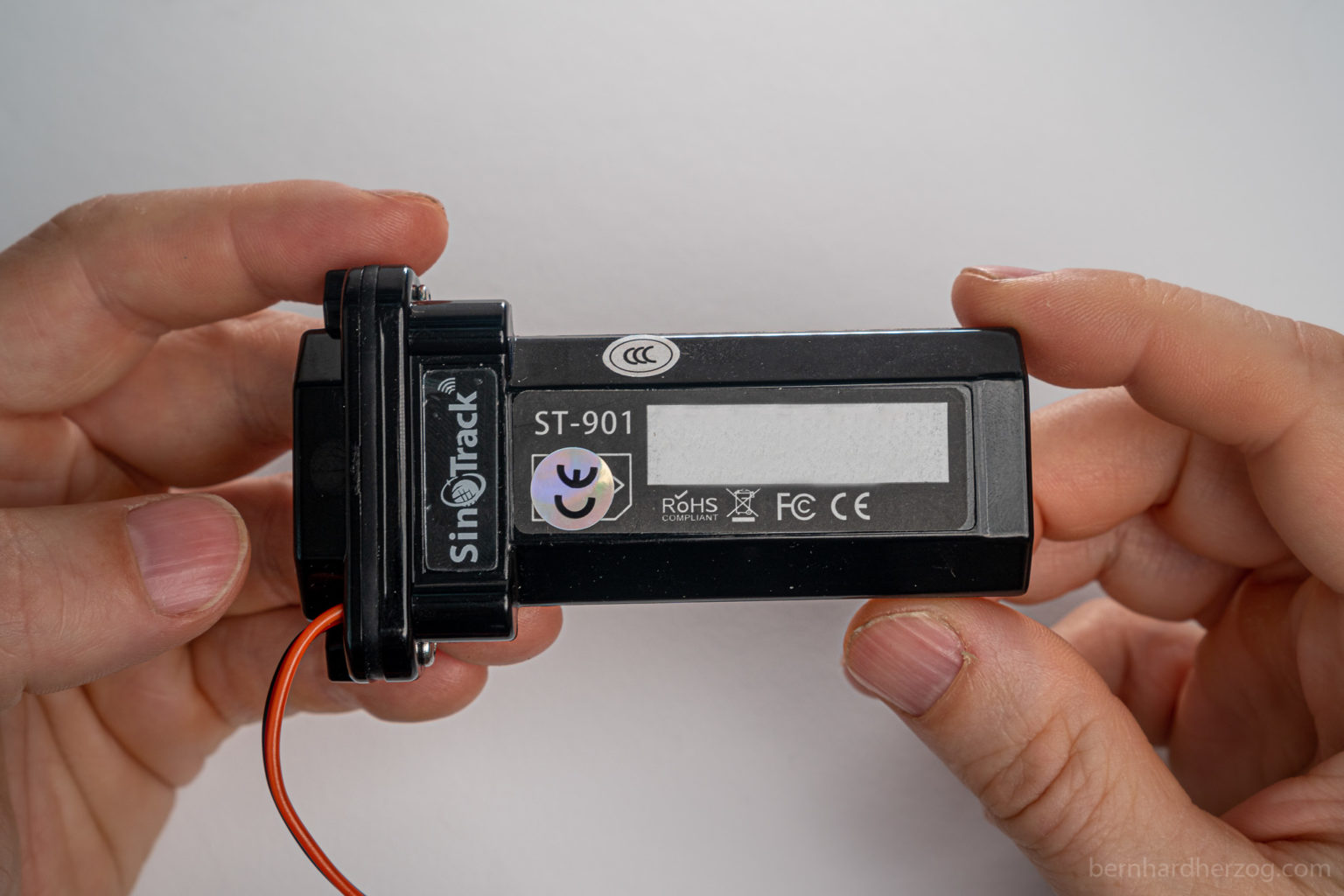 SinoTrack ST-901 GPS Tracker 🛰️ Setup & Review - Bernhard Herzog